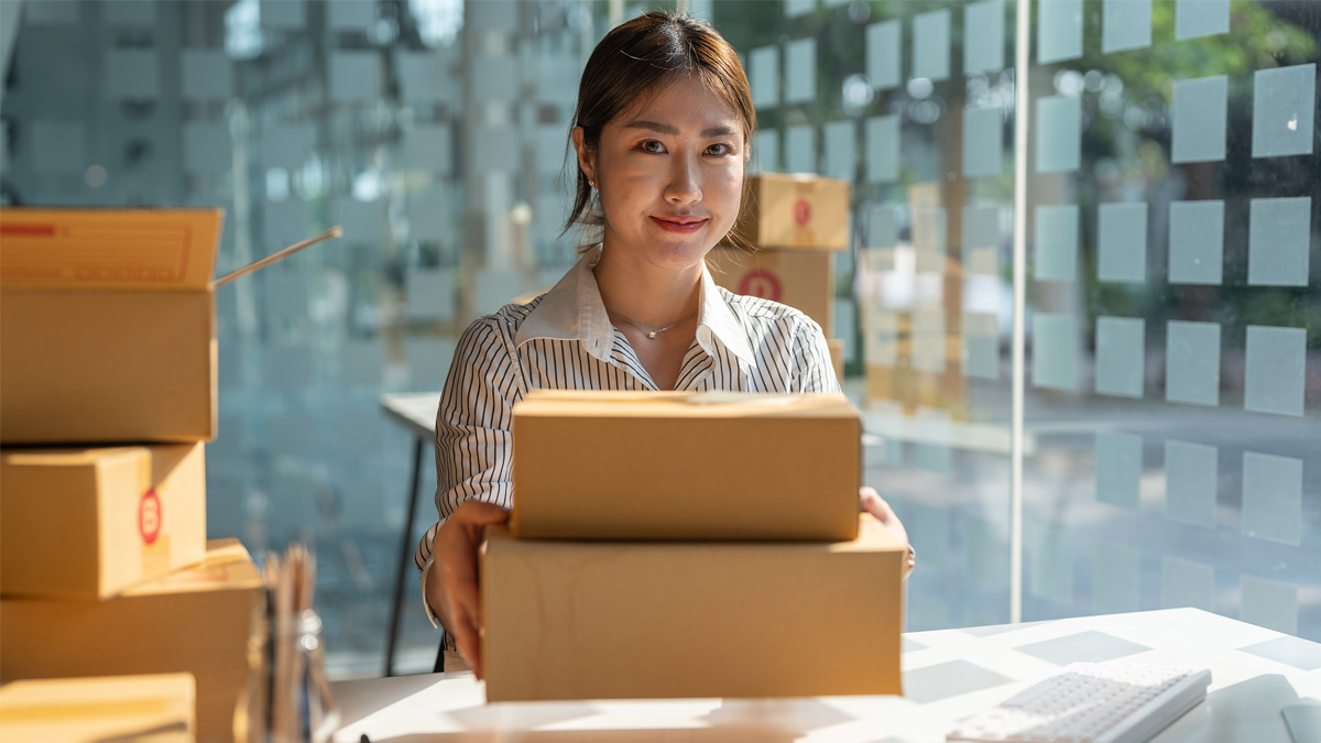 How Professional Couriers Keep Documents and Packages Safe During Shipping